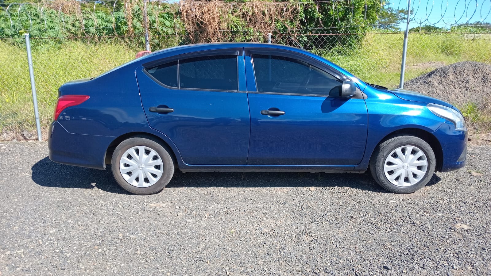 NISSAN VERSA AZUL 2024 – CREDIQ USADOS QA